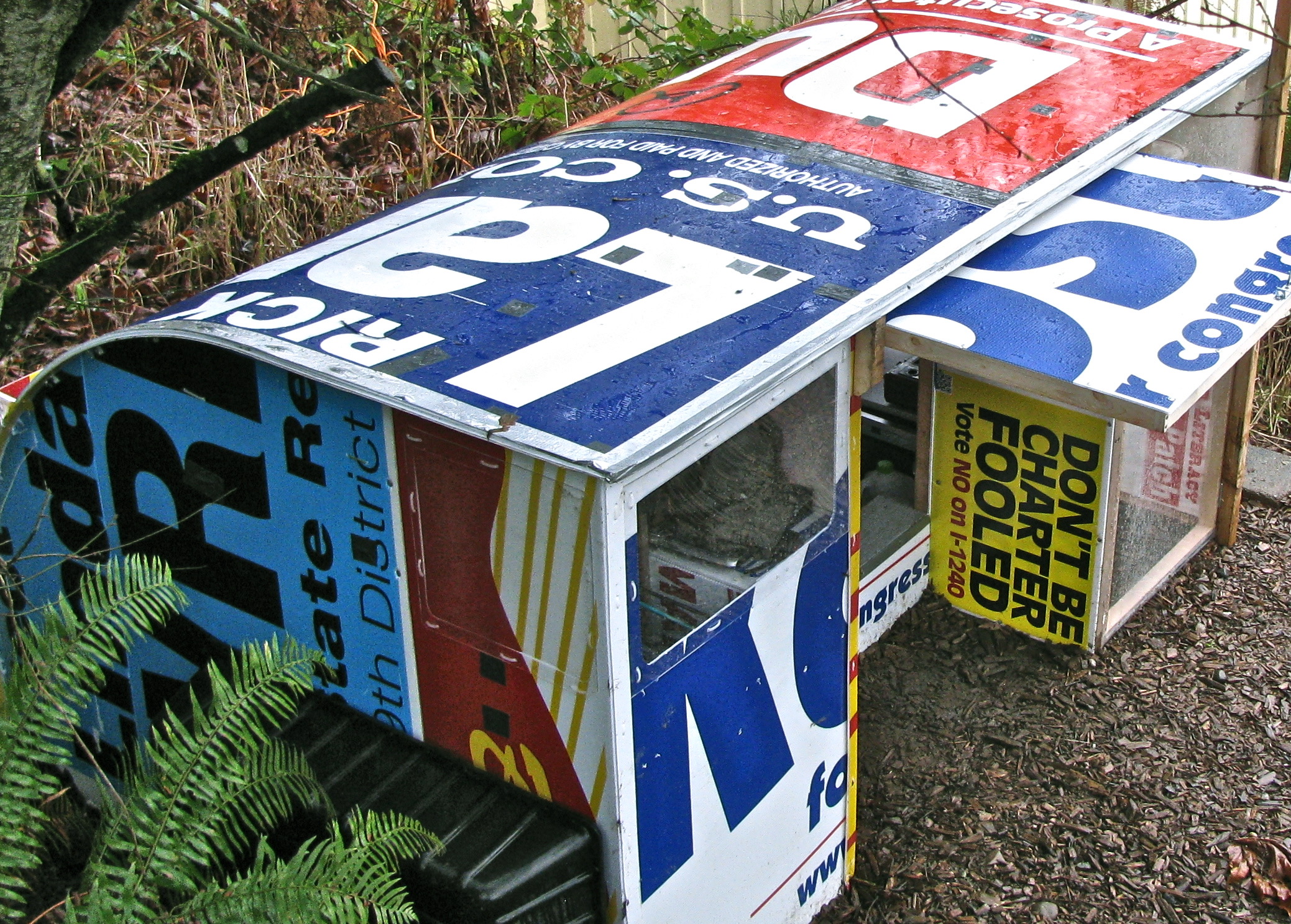 Recycled Campaign sign shelter - Elkinsdiy